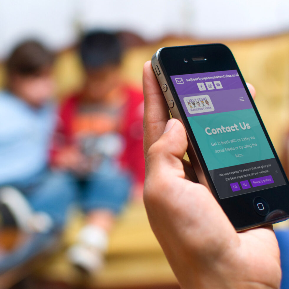 Early Signs Makaton Tutor - Walking Digital